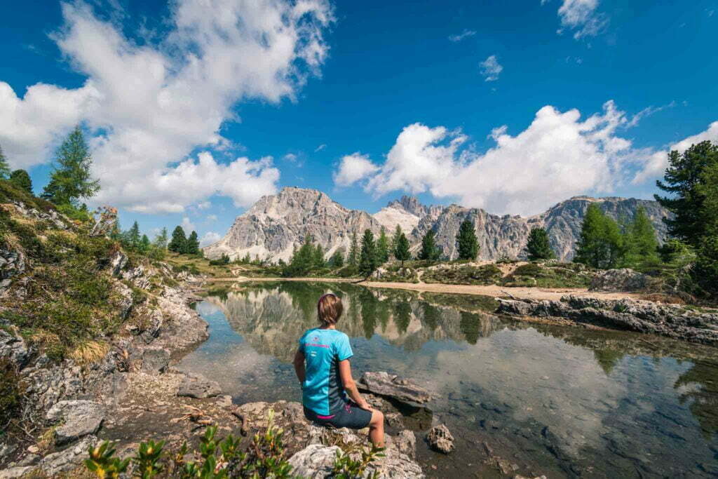 Lago di Limides: passeggiata ai piedi delle Dolomiti Ampezzane
