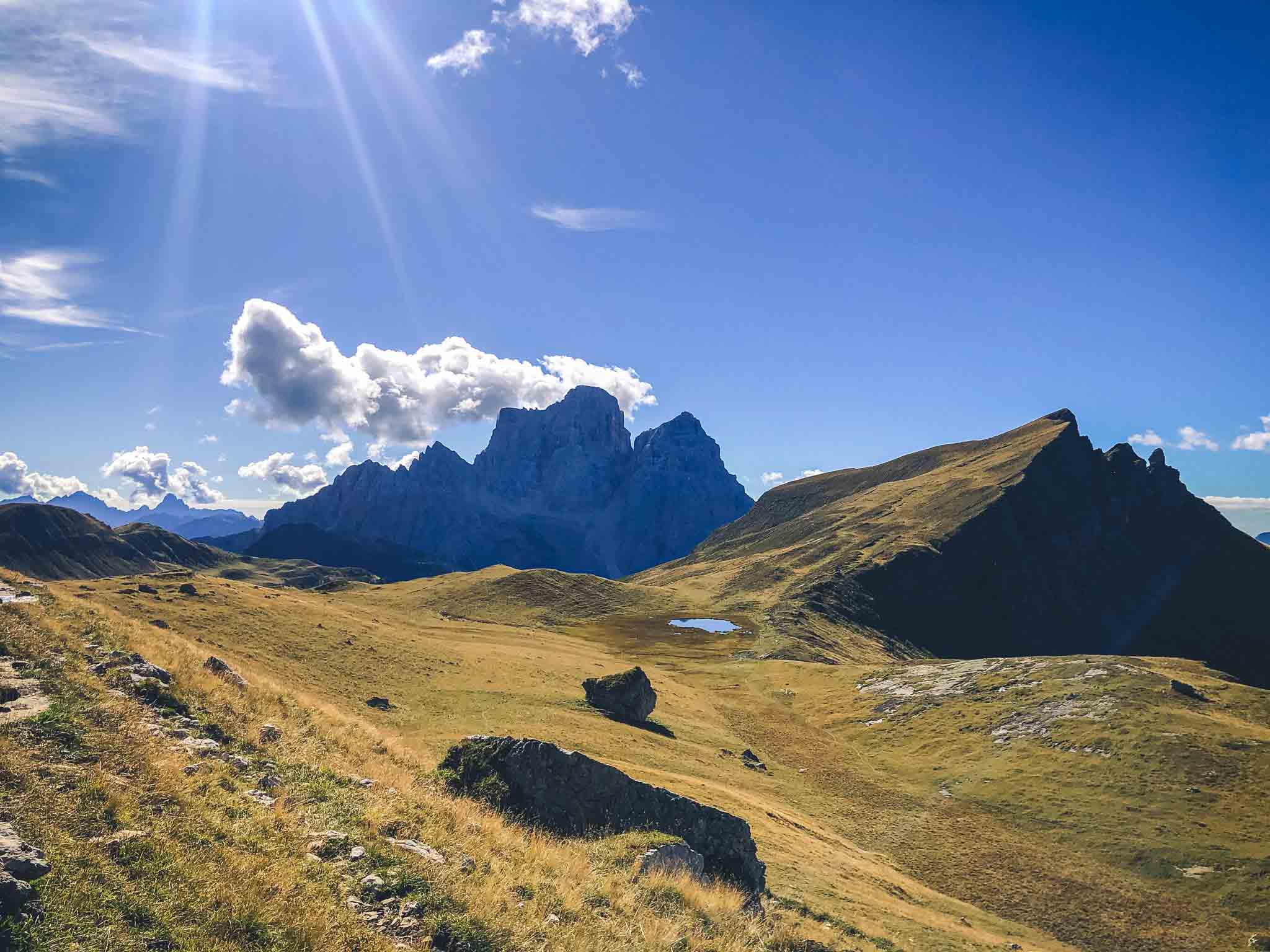 Trekking dal Passo Giau al Mondeval, con viste a 360°