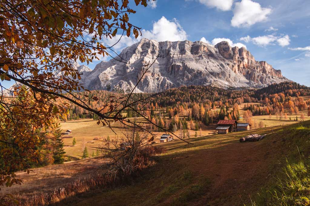 Escursioni facili in Alta Badia ai prati dell’Armentara