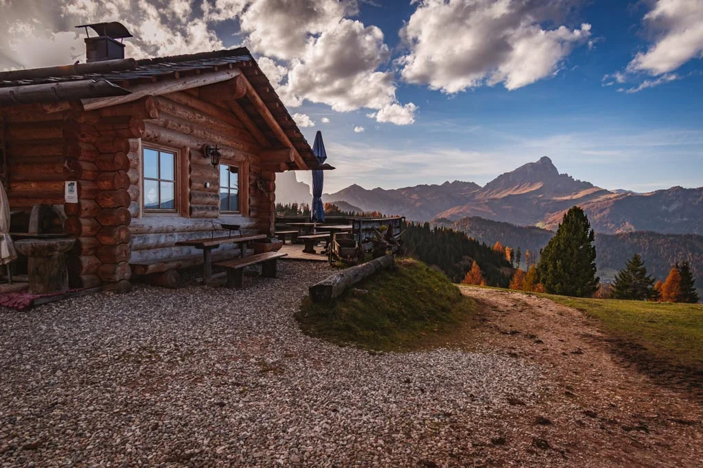 Escursioni facili in Alta Badia ai prati dell’Armentara
