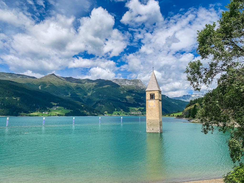 Cosa fare al Lago di Resia: attività outdoor tra natura e libertà ...